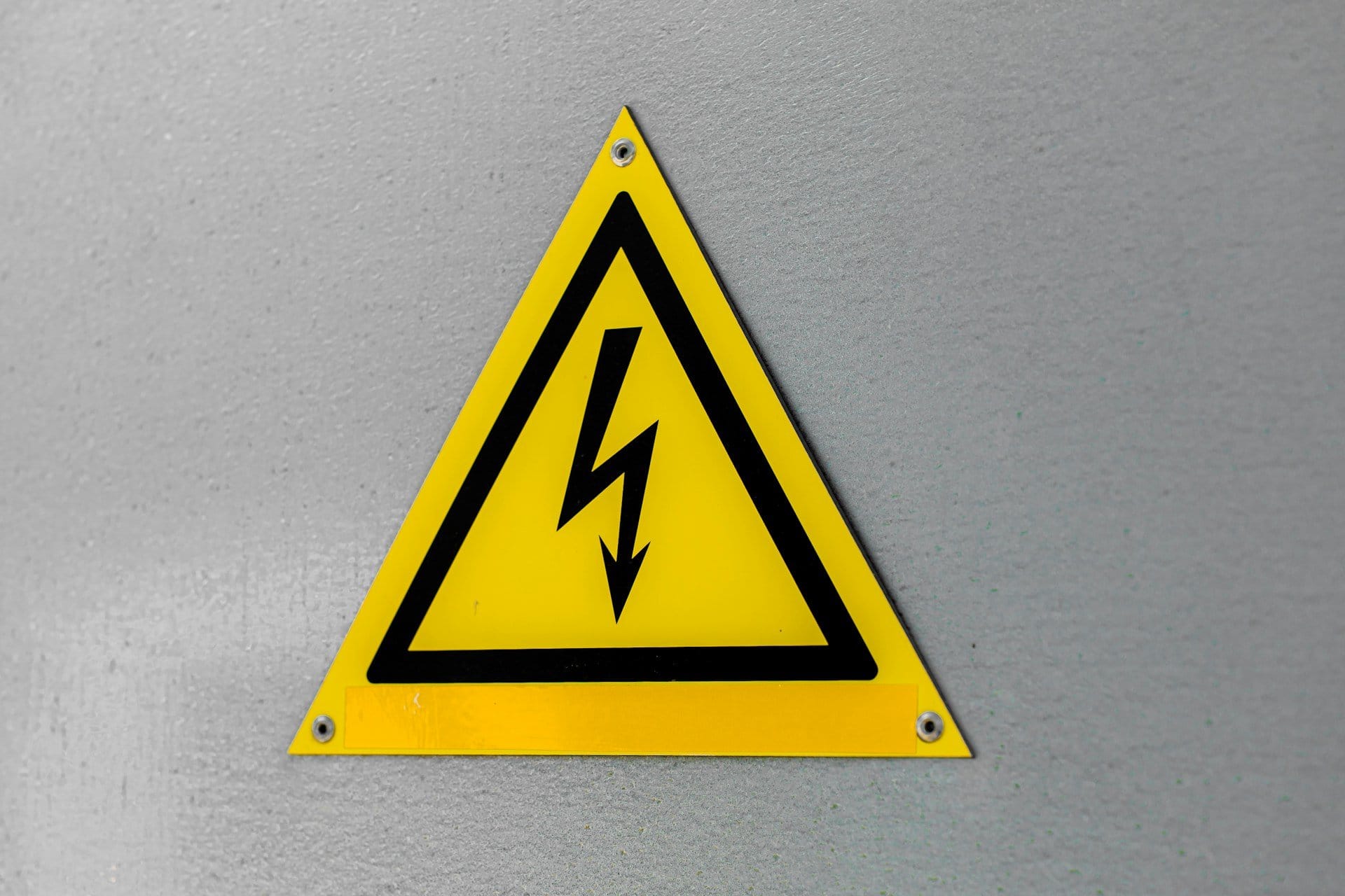 Pluq | Die Angst vor der Elektrizität ist real - So lässt man sie ...